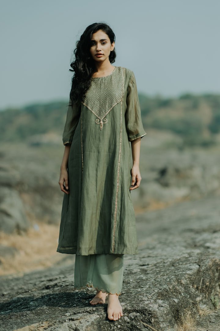 Buy Olive Fridaus Abho and Izaar Online - Ciceroni