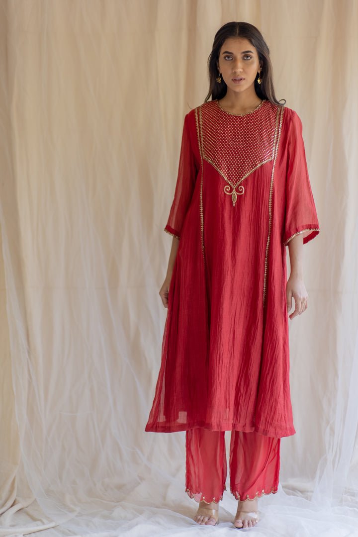 Buy Red Fridaus Abho and Izaar Online - Ciceroni